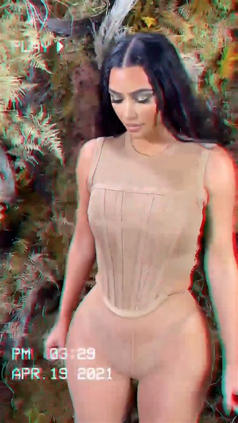 Kim Kardashian Half Naked Bts Photos Videos The Fappening