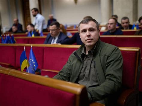 У Раді зареєстрували законопроєкт про добровільні контракти для осіб віком від 60 років Читайте