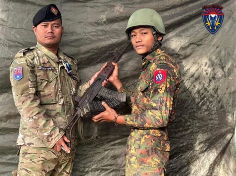 တပ်မ ၄၄ လက်အောက်ခံ ခမရ ၂ မှ တပ်သားဟိန်းဇော်ဦး လက်နက် အပြည့် အစုံ ဖြင့် အလင်းဝင်၊ Nug က ဘတ်ငွေ င