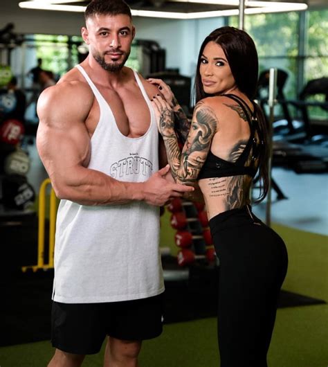 Galerie Foto Roxana Vancea Pozată De Soț în Costum De Baie Fosta