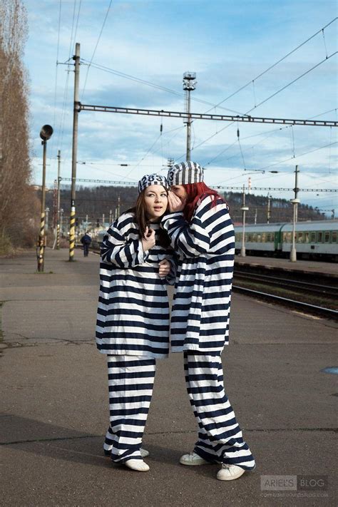 Bilder Von Ariel Bei Der Flucht Aus Dem Gefängnis Mit Ihrer Freundin