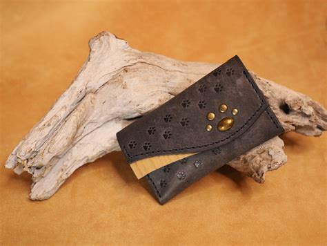 【一点物 名刺入れ】天然木とレザー猫の肉球アッシュ本革カードケースギフトプレゼント Haruleather Shorts