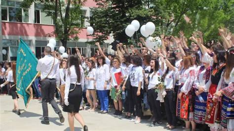 Езиковата гимназия в Пловдив навърши 65 години Общество