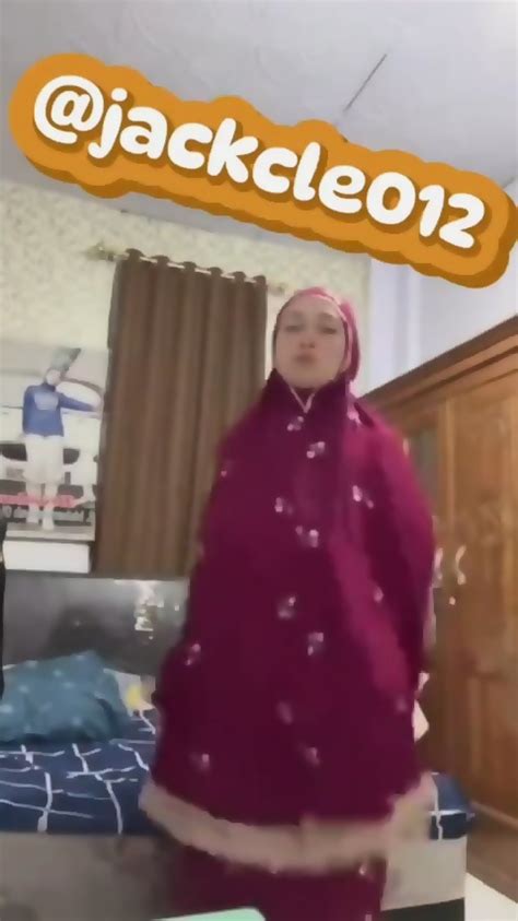 Parah Habis Sholat Bu Salsa Lanjut Show Tetek