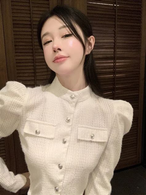 프랑스 스타일 서양식 캐주얼 짧은 코트 여성용 새로운 고감도 틈새 퍼프 슬리브 다목적 짧은 소매 상의 가을 겨울