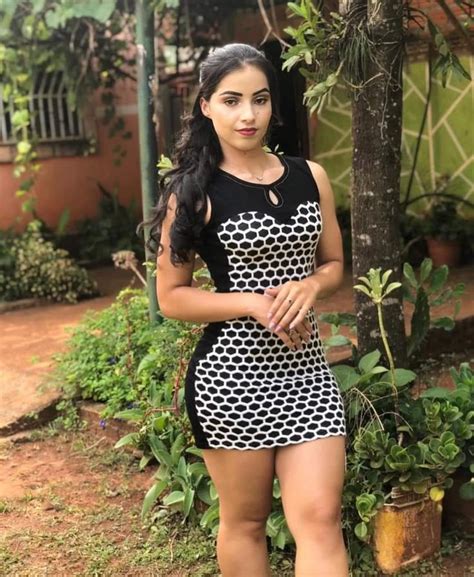 Pin De Ana Paola Olan Sanchez En Vestidos De Novia Lisos Mujeres Lindas Moda De Mujeres