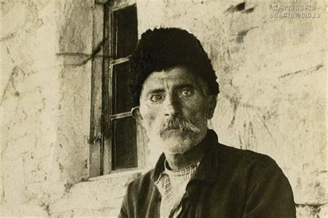 გაუნათლებელს ადამიანს არ უყვარს თავისუფლება არ იბრძვის მის მოსაპოვებლად ვაჟა ფშაველა