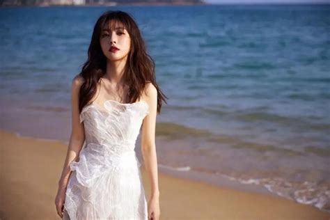 Lộ Tư lấn át Lisa khi đụng hàng nhưng lại lép vế trước Dương Mịch