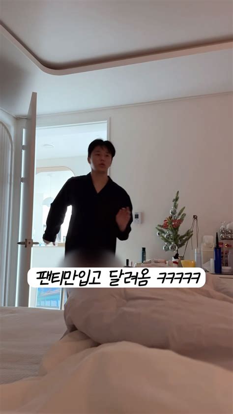 우유커플 남편의 거울치료 유튜브 우유커플 검색하고 더 많은 영상 보러오세요 유튜브 브이로그 숏츠 웃긴영상 커플유튜버 틱톡 Instagram