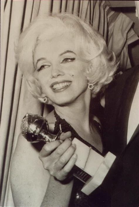 Marilyn With Her Golden Globe 1962 Marilyn Marilyn Monroe Marilyn