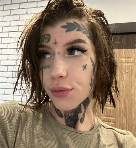 Ur Cute Neighbor With Face Tatz Rsfwnextdoorgirls