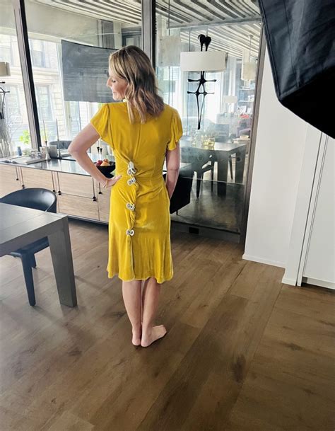 Savannah Guthrie Has A Clever Fashion Hack Involving Chip Clips