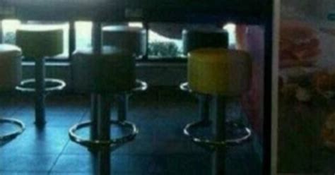 진격의 맥도날드 거꾸로 매달린 채 무슨 햄버거 먹니