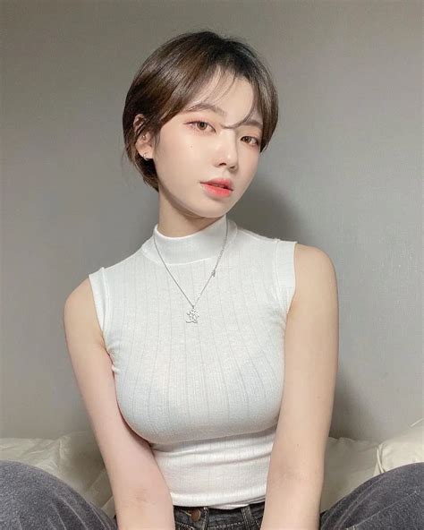 Figure Hugging Scrolller