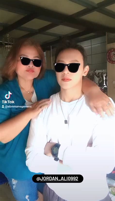 Bahagia Kerja Bareng Orang Yang Dicinta Ini 11 Potret Eva Manurung Ibu