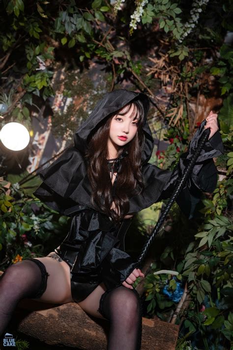 BlueCake Son Ye Eun 손예은 Tentacle Bukkake Models Vibe Page 2