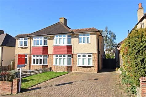 Bushey Way Park Langley Beckenham Br3 3 Bed Semi Detached House £