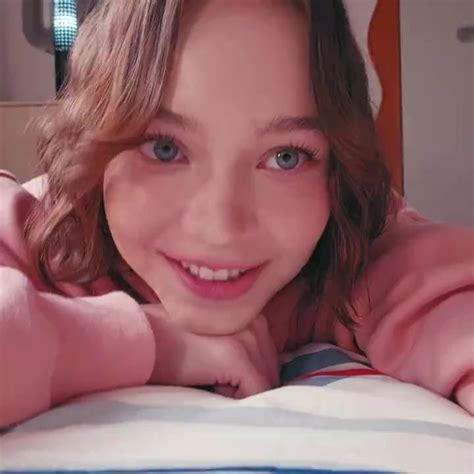 Emma 6 Emma Myers Enid Emma Myers Pfp Emma Myers Mirror Selfie