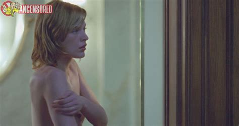 Naked Milla Jovovich In Resident Evil
