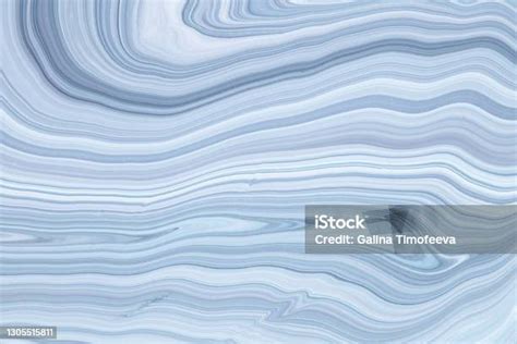 유체 예술 질감 추상 소용돌이 페인트 효과가있는 배경 흐르는 액체 아크릴 그림이 흐르고 튀는 다 포스터 또는 배경 화면 혼합 페인트 파란색과 회색 넘쳐 나는 색상 곤색에
