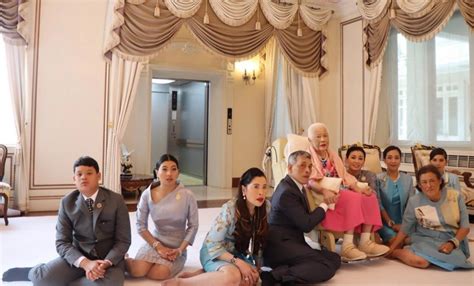 Thai เสด็จออก ณ พระตำหนักจิตรลดารโหฐาน เมื่อช่วงบ่ายของวันที่ 12 สิงหาคม 2562 สมเด็จพระนางเจ้า