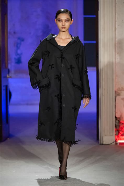 Huishan Zhang Spring 2025 Ready To Wear Collection Photos