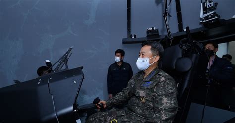 한국형전투기 시뮬레이터 탑승한 공군참모총장