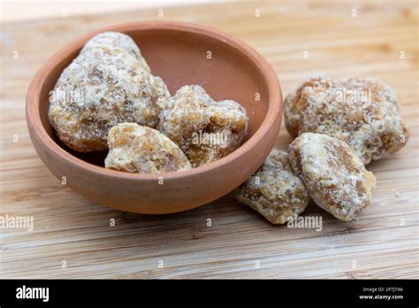 Pakistani Gur - Natural Sugar - Gur / goor / Fresh made from sugarcane ...