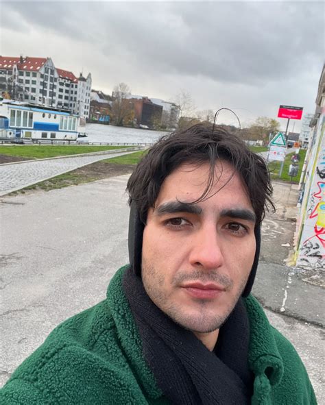 León André León André Added A New Photo — In Berlín