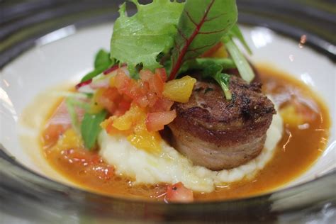 된장에 절인 안심 스테이크와 바베큐 오렌지 소스