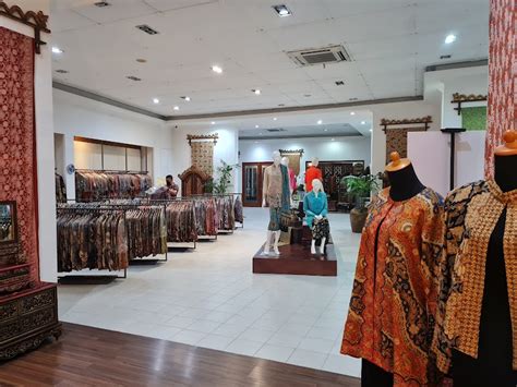 10 Rekomendasi Toko Batik Terbaik Di Solo 2023