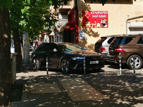 КАТ дреме Тарикат блокира тротоар с ауди за 100 бона СНИМКИ Lupa Bg