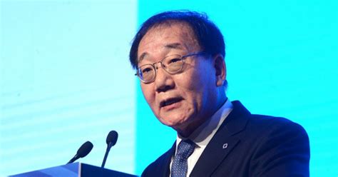 한반도 국제포럼 축사하는 김용학 연세대 총장