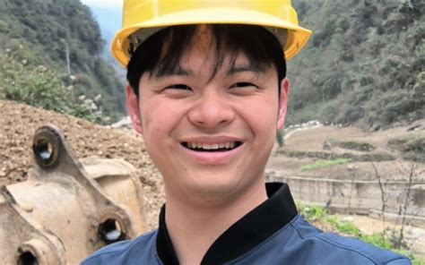 我，985人工智能，但回村为老人【修桥】 哔哩哔哩