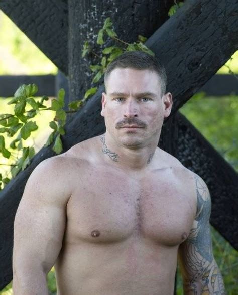 Mannsbilder Der Nachbar In Seinem Garten