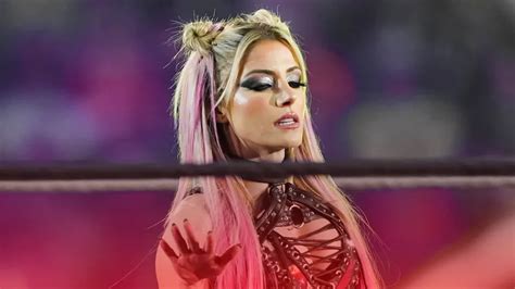 Descubre la fascinante evolución de Alexa Bliss y su camino hacia el ...
