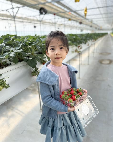강선후 [윤슬 ♥ 지우] 방학 시작한지 3일째 첫 겨울방학이라 늦잠도 자고 오붓하게 보낼 생각에 내가 더 들떠있었는데 학교에서 만들어온 시간표에 좌절 ㅠ 기상시간이 7