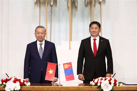 Монгол Вьетнамын харилцаа хамтын ажиллагааны баримт бичгүүдэд гарын үсэг зурлаа