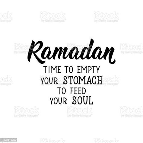 라마단은 당신의 영혼을 공급하기 위해 당신의 위장을 비우는 시간이다 글자 서예 벡터 잉크 일러스트레이션 종교 이슬람 인용 T 셔츠에 대한 스톡 벡터 아트 및 기타 이미지