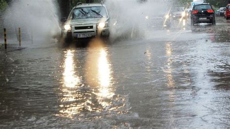 Реки преливат в Ловешко наводниха къщи и дворове Новини бг