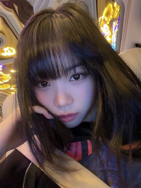 Le Sserafim Kim Chaewon Selca Kpop Girls Kpop Girl Groups Kim