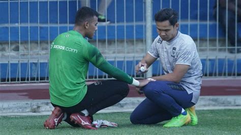 Latihan Persib Bandung Telan Korban Teja Paku Alam Cedera Dislokasi Jari Tangan Jelang Liga 1