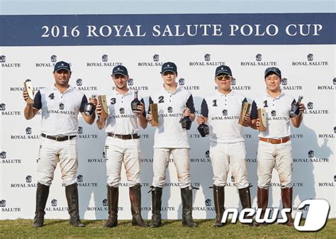 2016 로얄 살루트 폴로 컵 우승을 차지한 타임time팀 선수들 뉴스1