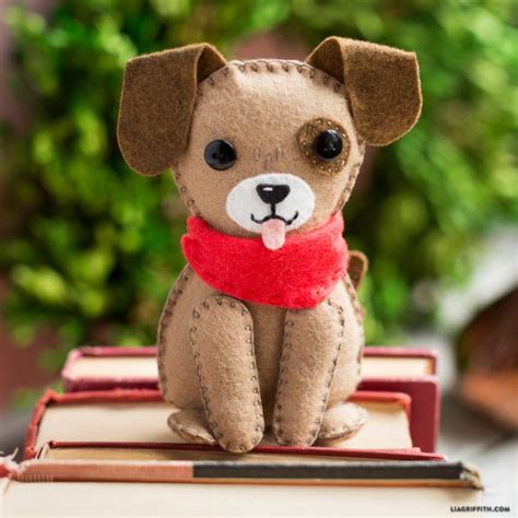Diy Felt Dog Lia Griffith Felt Dog Ornament Felt Diy Felt Crafts