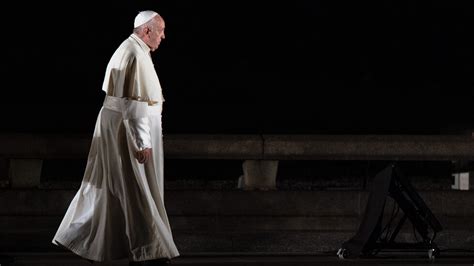 „88 удара за 88 години живот“ Камбаните на Нотр Дам биха за да отдадат почит на папа