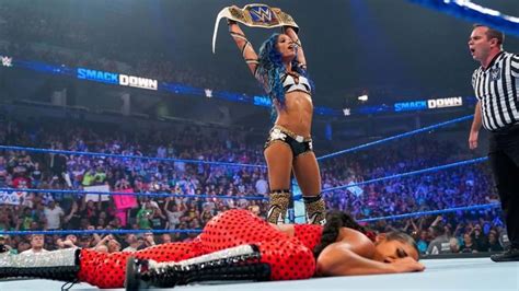Sasha Banks Makes Wwe Return And Attacks Bianca Belair On Wwe Smackdown