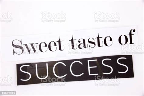 성공의 달콤한 맛의 개념을 보여주는 텍스트 쓰기 단어 복사 공간 흰색 배경에 사업 개념에 대 한 다른 잡지 신문 편지의 만든