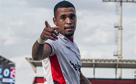 Destaque Do Vitória Alerrandro Projeta Confronto Contra O Internacional Pressionar Eles