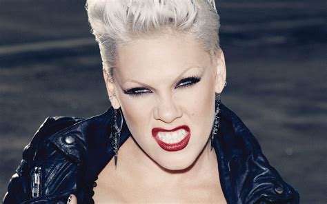 Pink Singer Wallpaper Background P Nk Hd 2560x1600 Wallpaper
