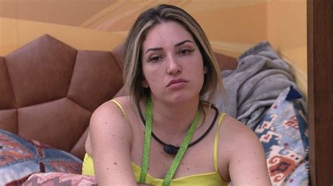 Bbb23 Amanda é Detonada Na Web Após Fazer Higiene Bucal Com Item Inusitado